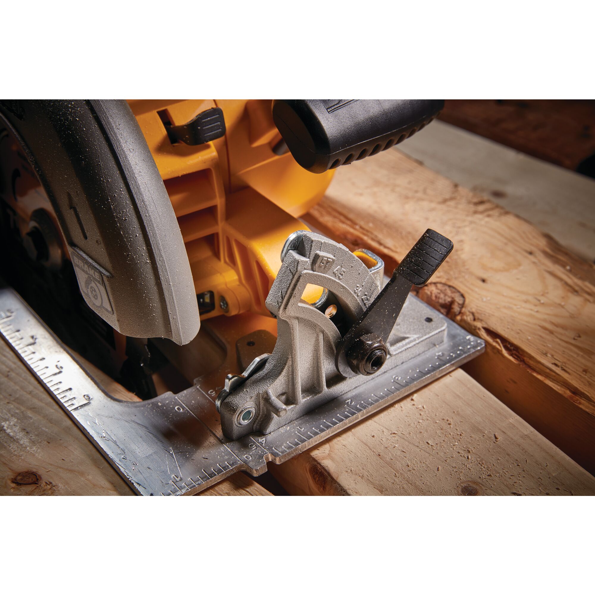 DeWalt 20V MAX Cordless Brushless 7-1/4 in. Sidewinder Circular Saw ...